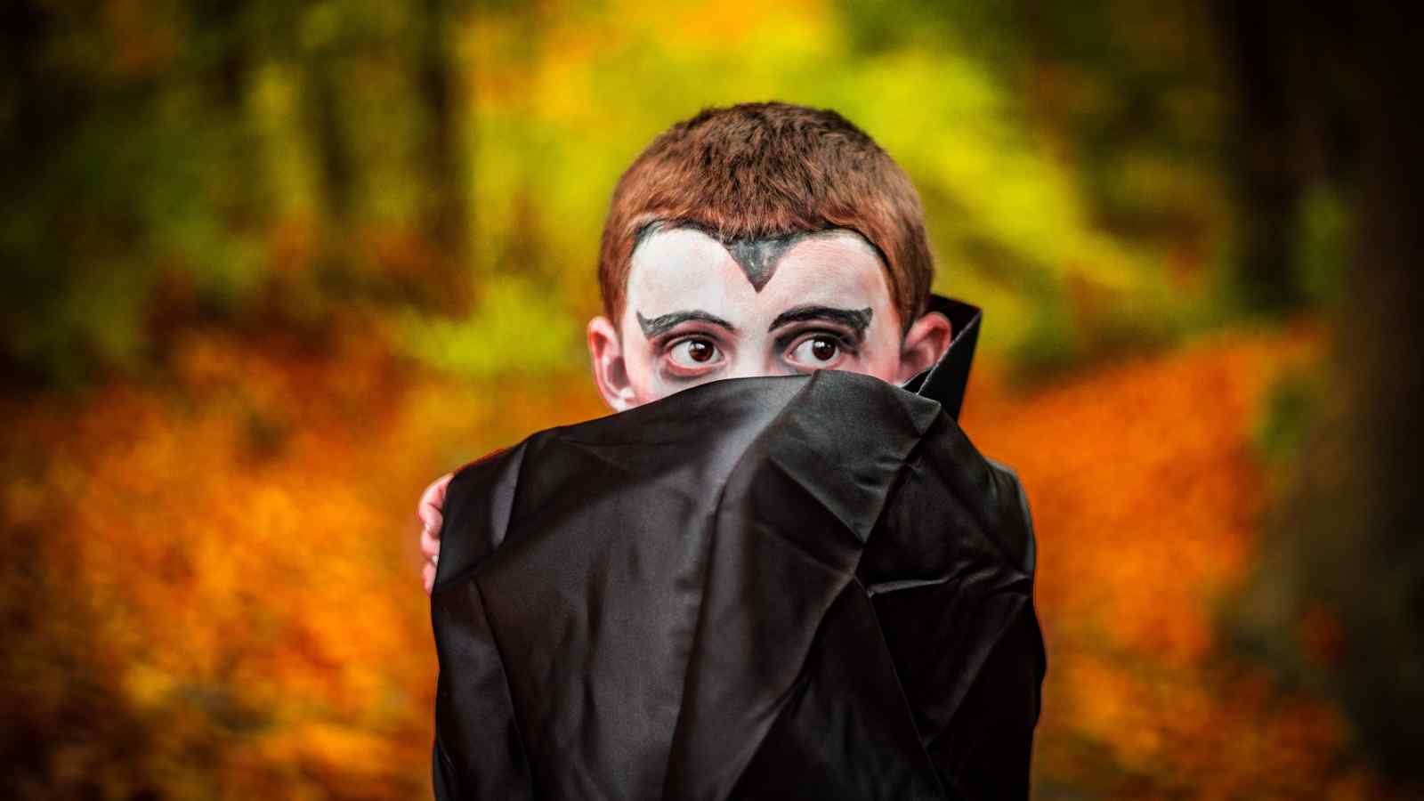 3 simple vampire Halloween crafts for kids | Parrot Street Book Club